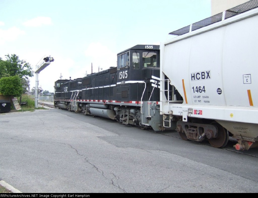 MPEX 1504 and 1505 double head on NOPB heading east Poland Ave.